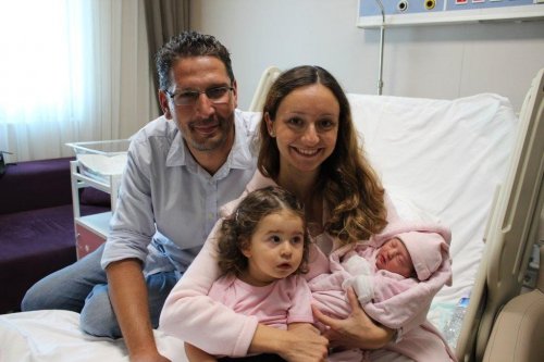 Cesur Anne Bebeğini Suda Kendi Doğurdu